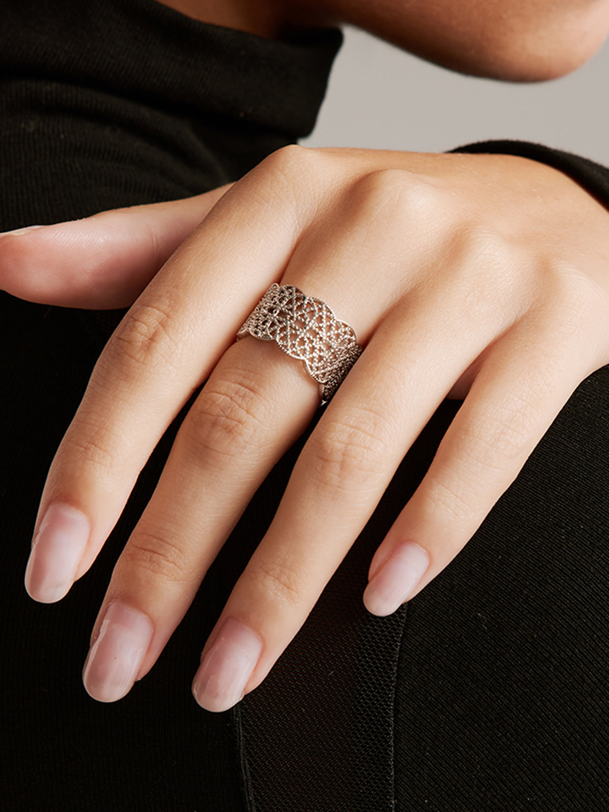 Tunnel Metal Lace Open Ring | COMMENSE
