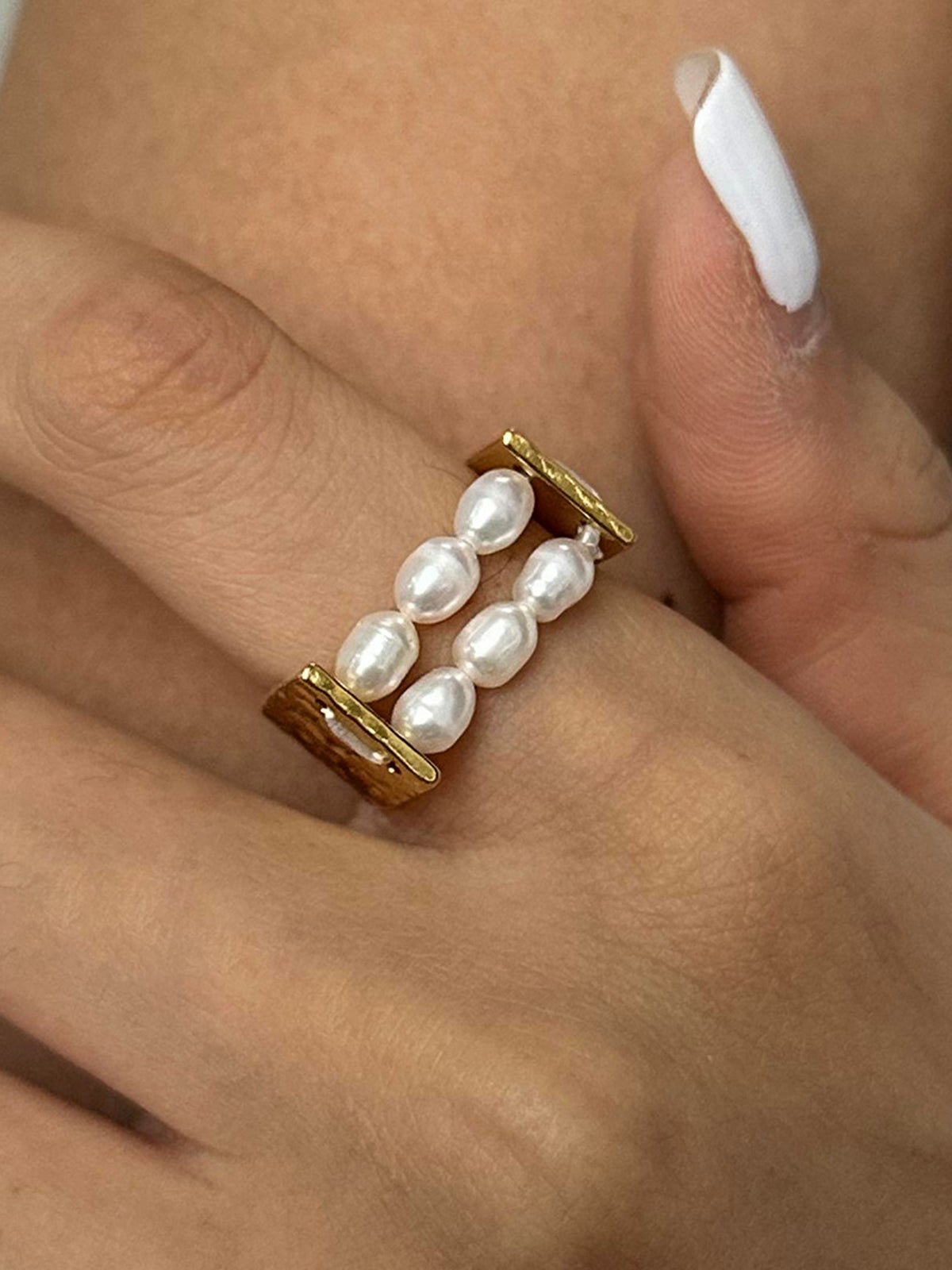 U-Shape Pearl Tunnel Ring | COMMENSE