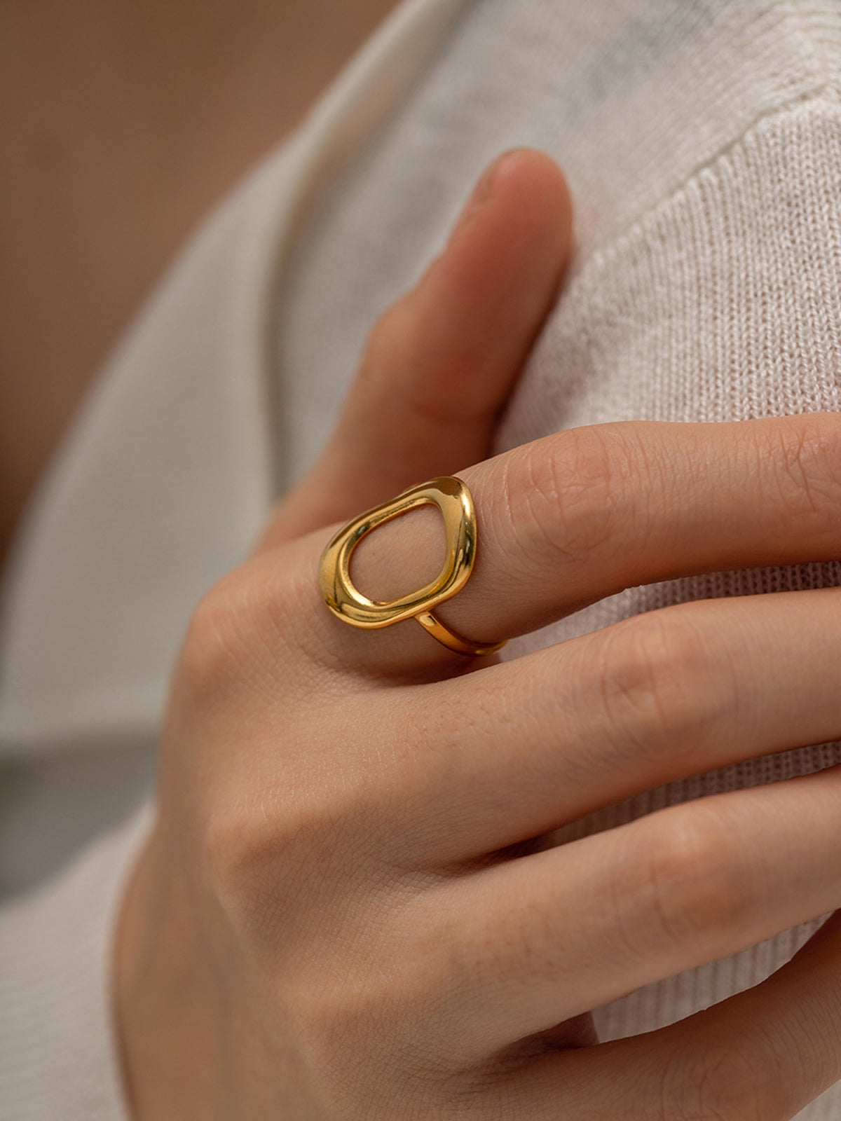 Minimalist Window Ring | COMMENSE